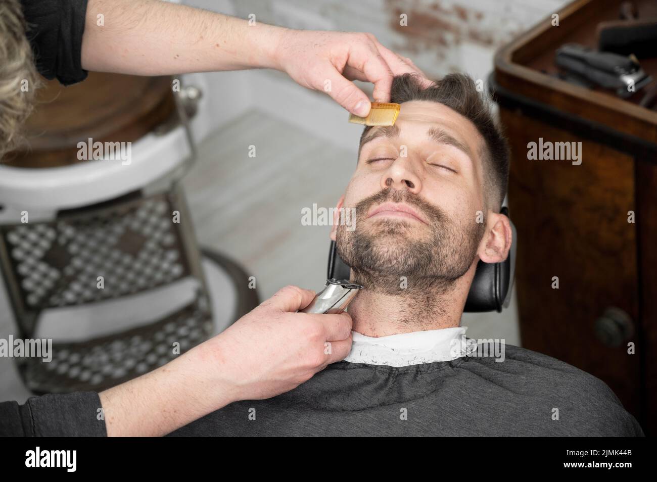 Grooming tradition hi-res stock photography and images - Alamy