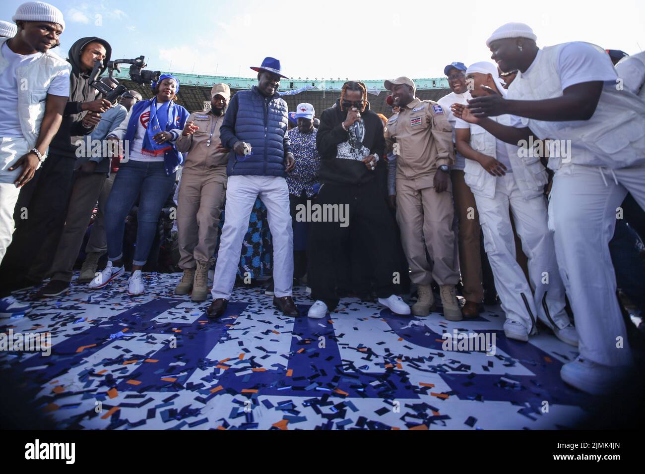 Tanzanian musician Diamond Platnumz dances with the former Kenyan Prime ...