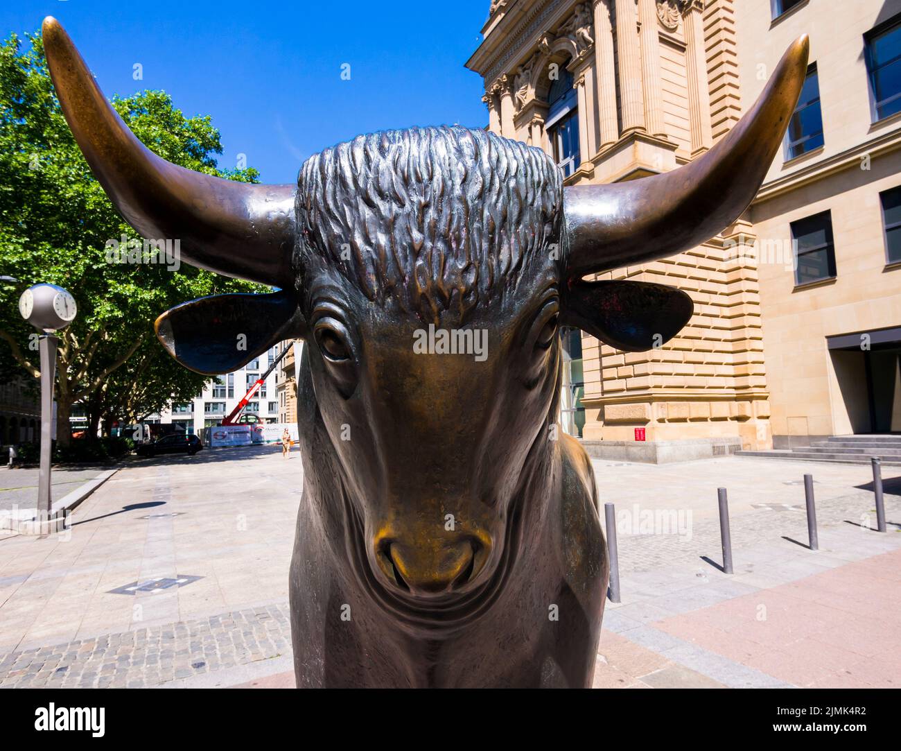 Bull wall street euro hi-res stock photography and images - Alamy