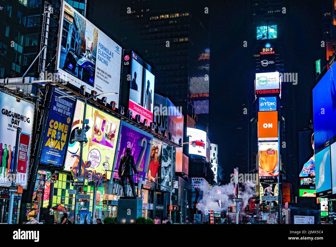 Night view of Times Square (New York Manhattan Stock Photo - Alamy