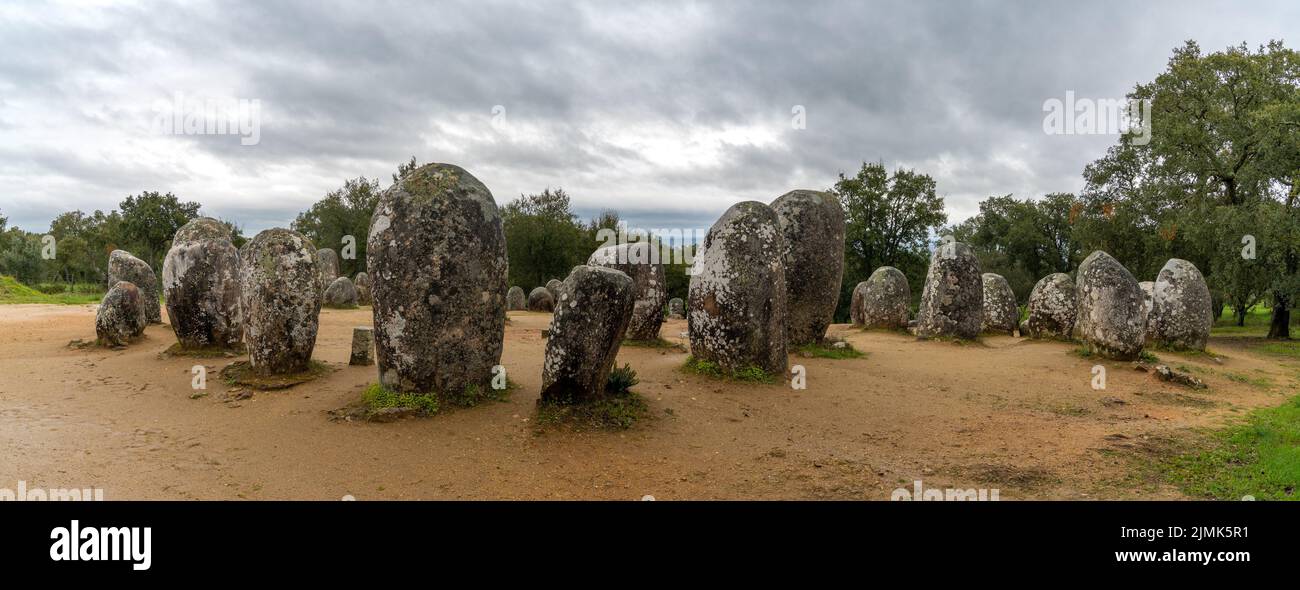 Dos almendras hi-res stock photography and images - Alamy