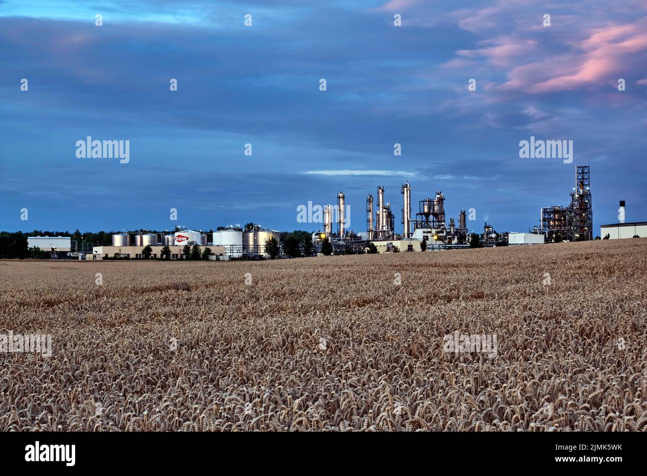Dow chemical plant hi-res stock photography and images - Alamy