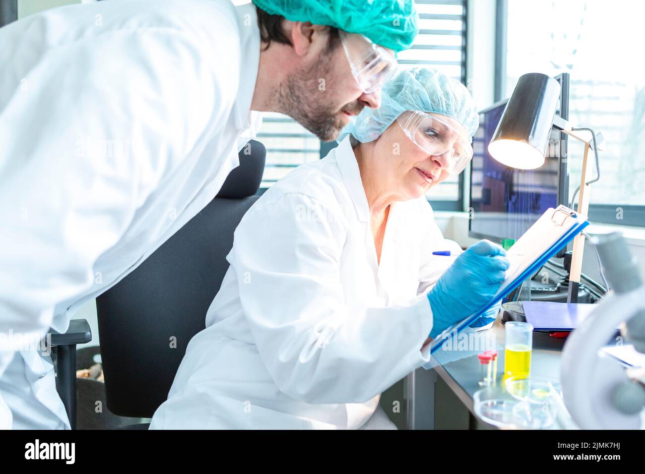Lab scientists hi-res stock photography and images - Alamy