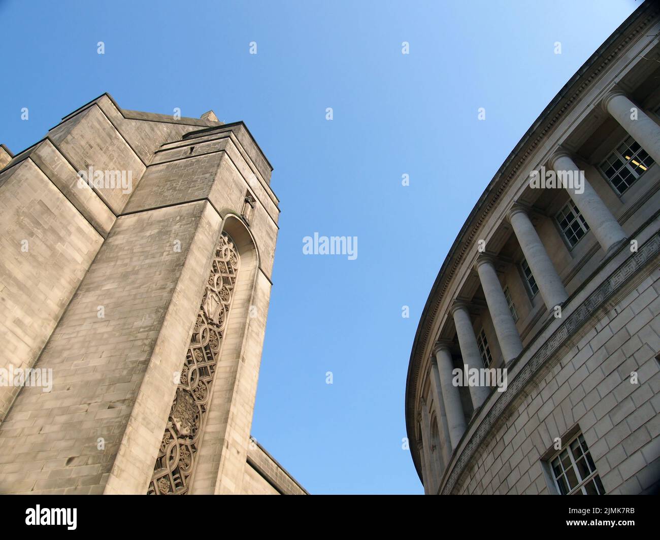 Curved walls between the 19th century manchester public library and ...