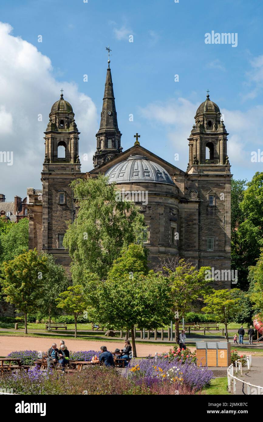 Scottish church exterior hi-res stock photography and images - Alamy