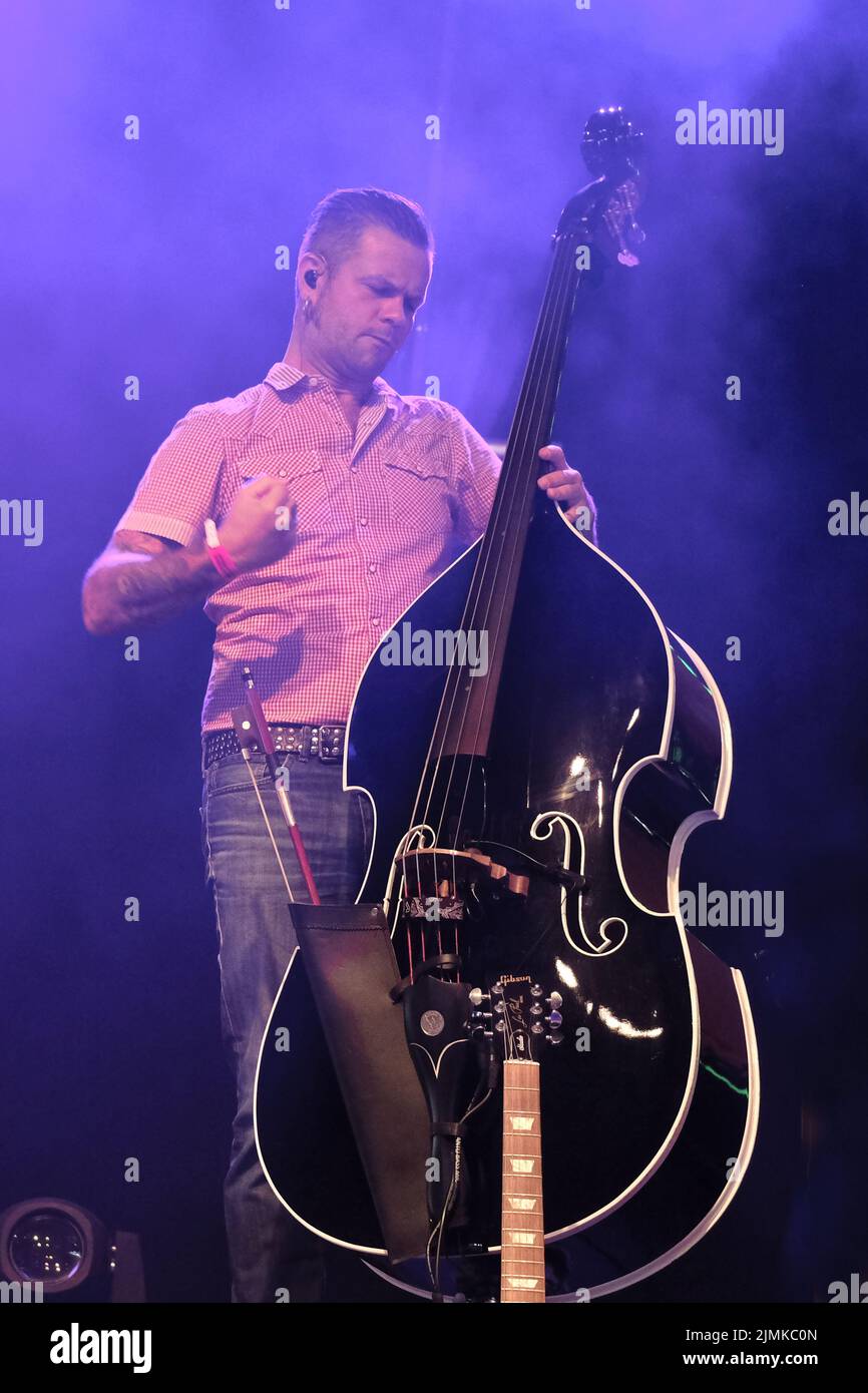 Wickham, UK. 05th Aug, 2022. Tonino Adelini, double bass player with British a cappella style ...