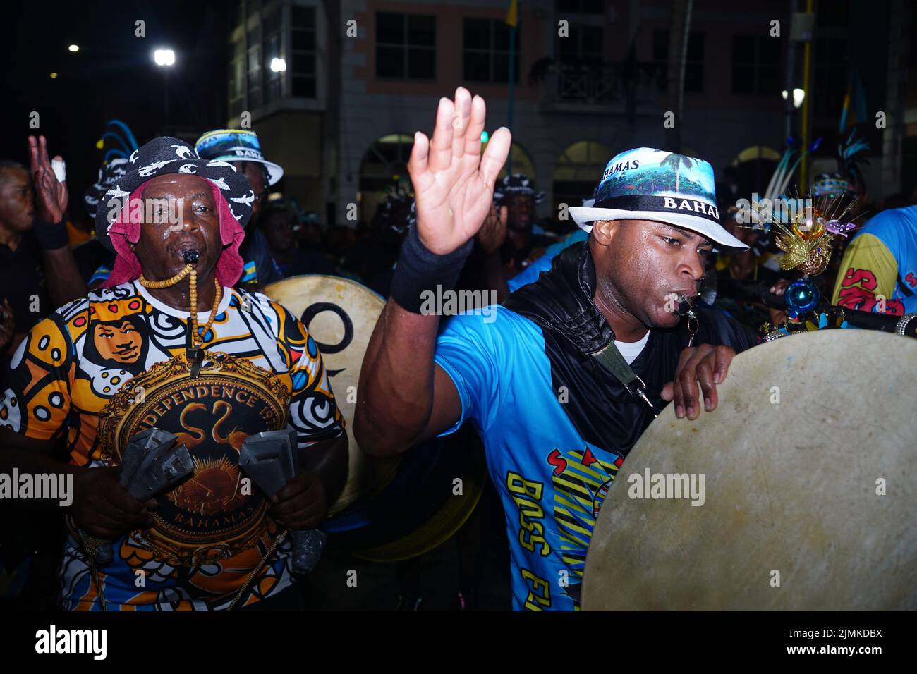 African man beating drum hi-res stock photography and images - Alamy