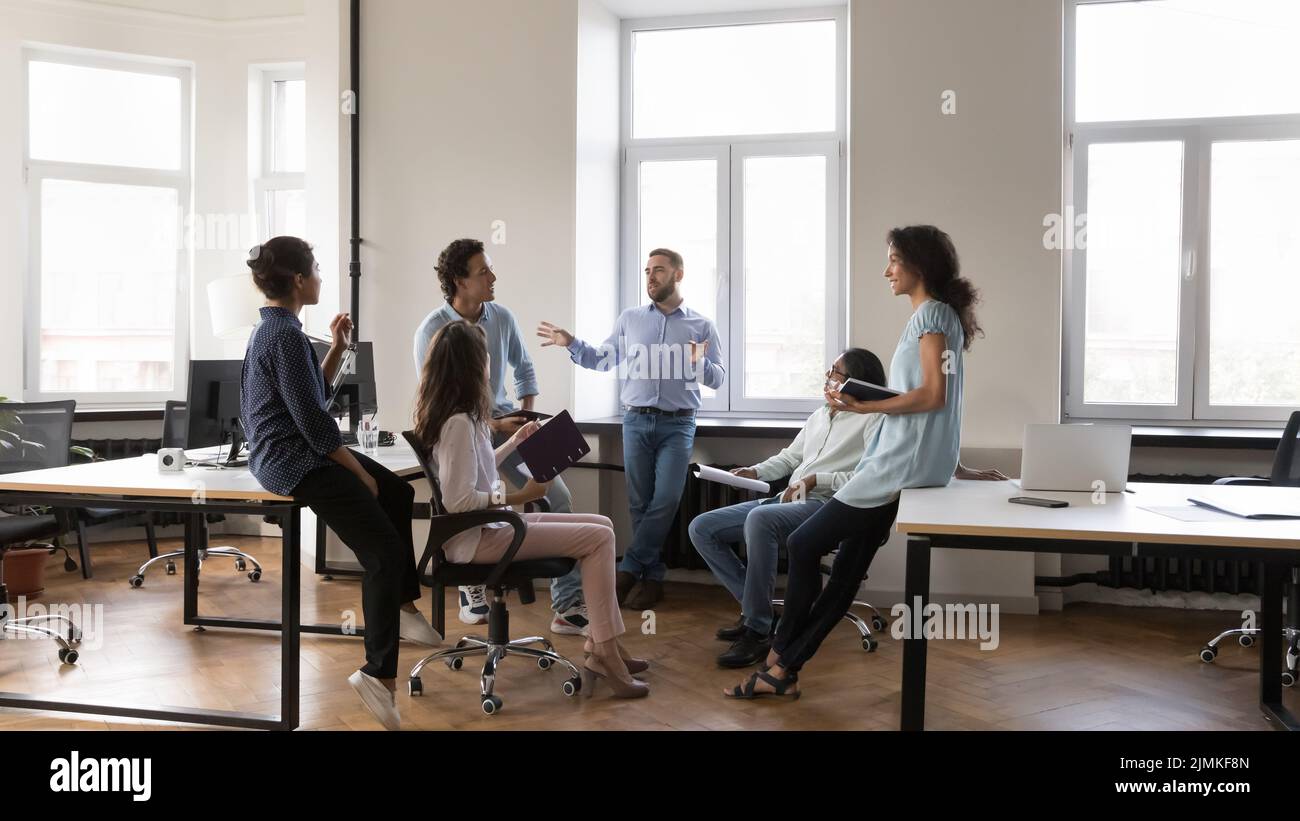 Briefing class hi-res stock photography and images - Alamy