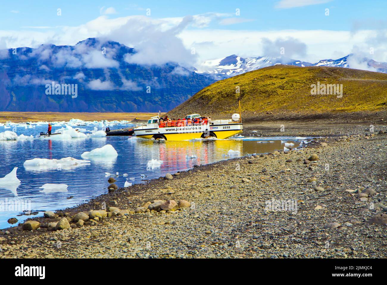Yellow sightseeing boat hi-res stock photography and images - Alamy