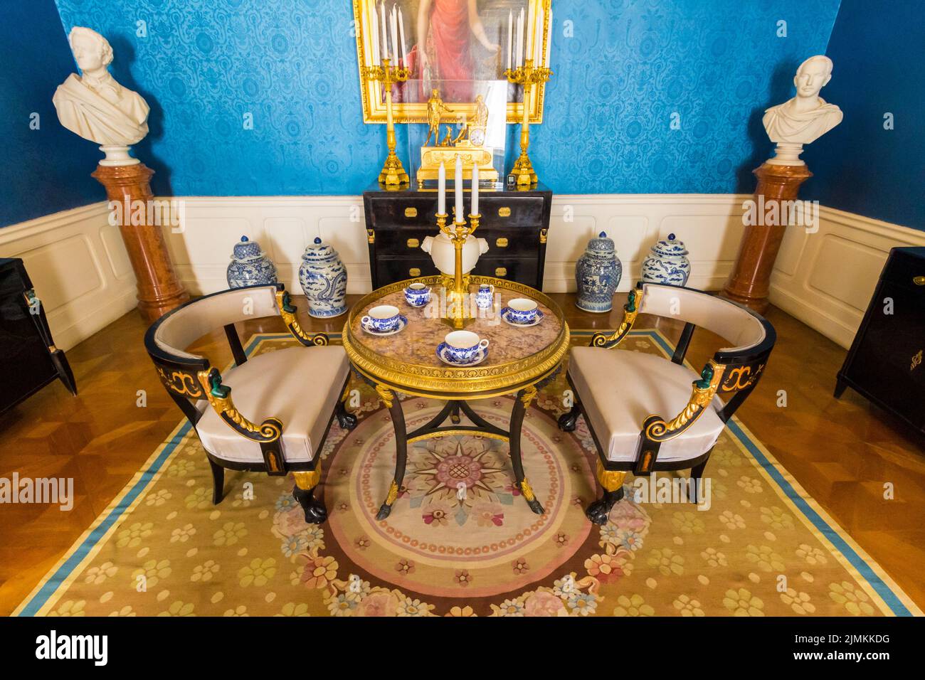 Blue parlour parlor salon hi-res stock photography and images - Alamy