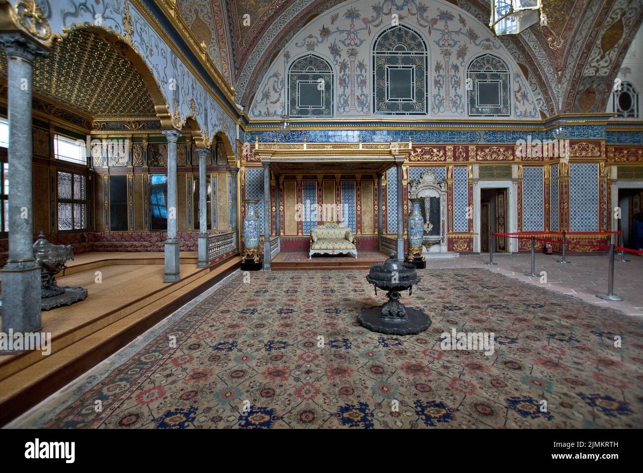 Topkapi Palace, Istanbul: Throne Room Inside Harem Section Stock Photo - Alamy