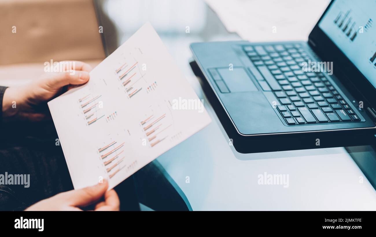 Data analysis graphs hi-res stock photography and images - Alamy