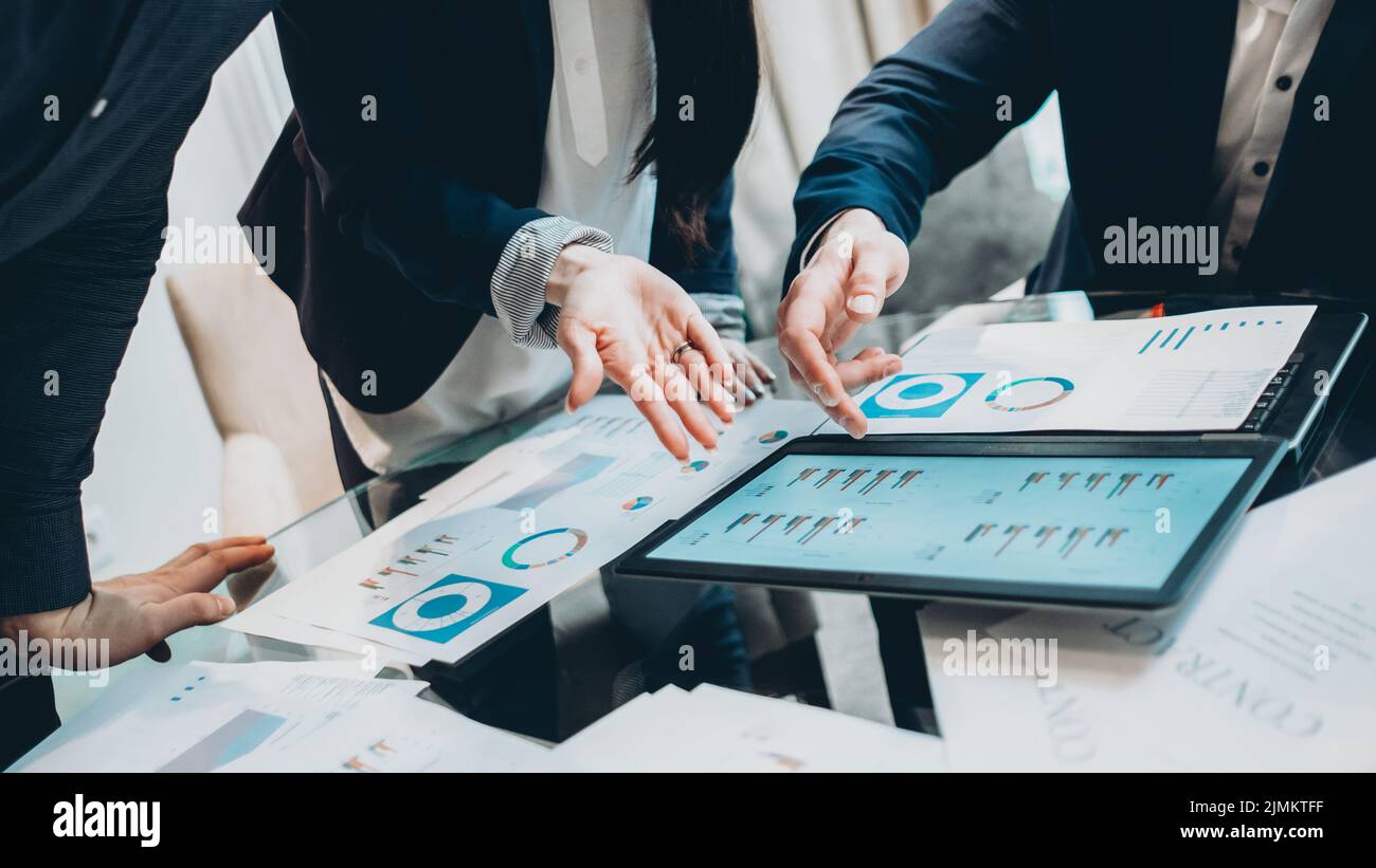 professional problem solving business people graph Stock Photo - Alamy