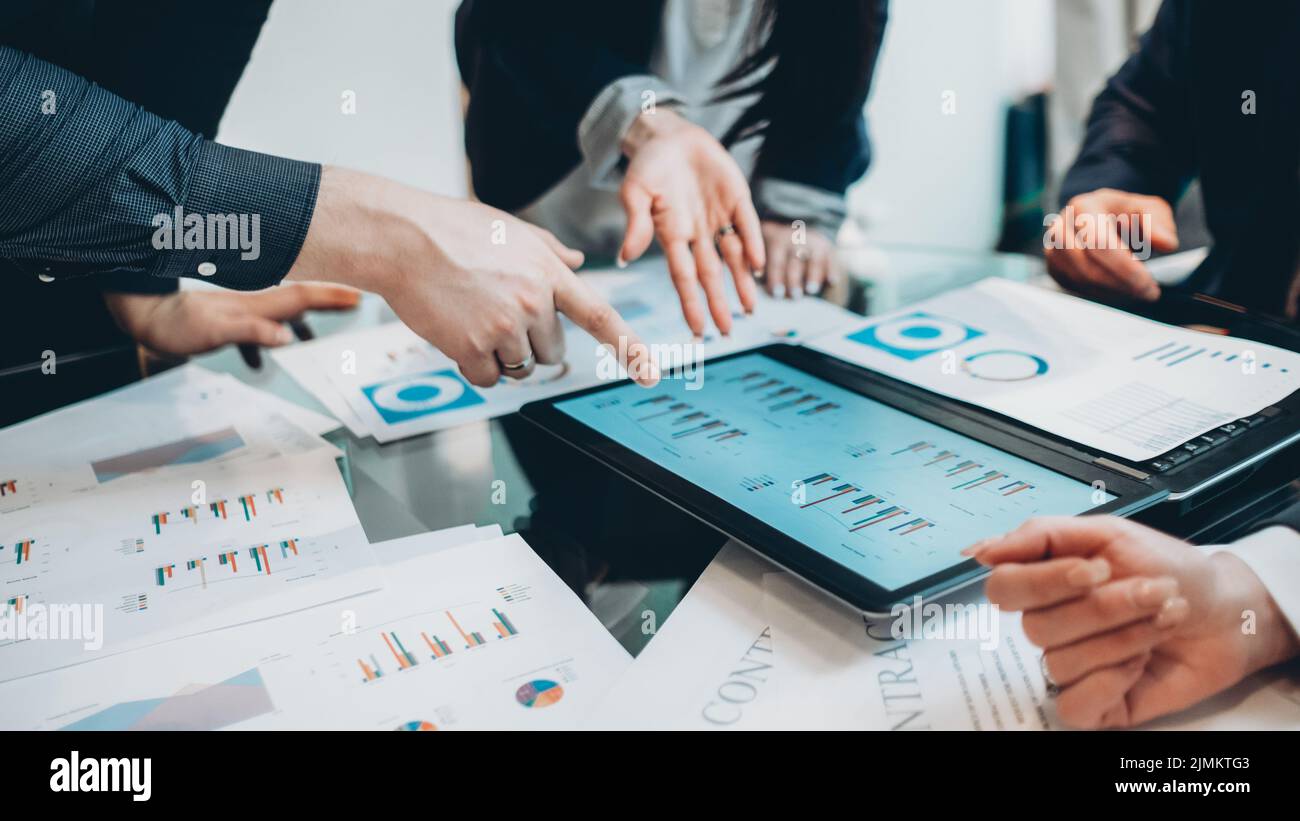 Corporate graph hi-res stock photography and images - Alamy