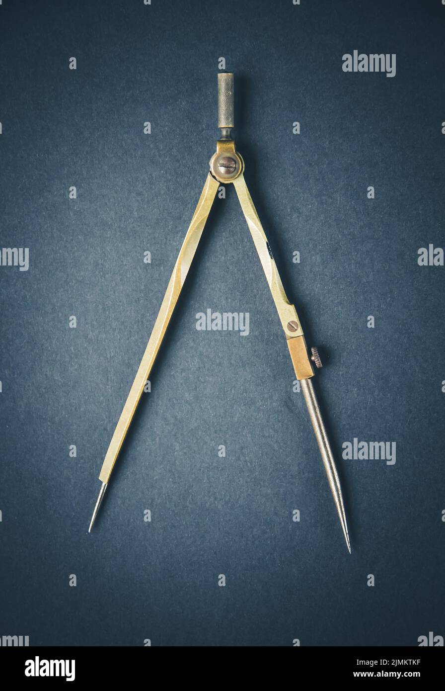 Vintage compass drawing circle hi-res stock photography and images - Alamy