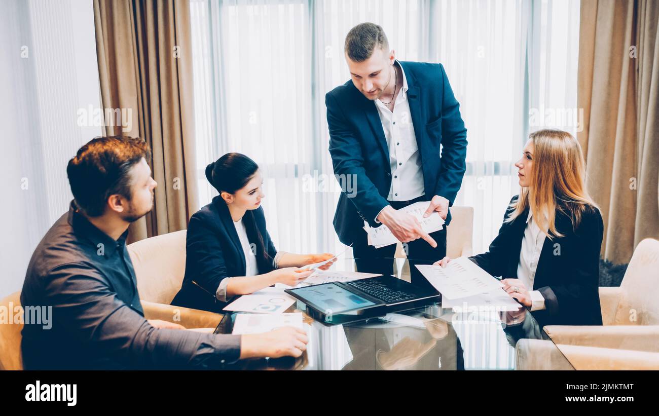 business meeting team leader project employees Stock Photo - Alamy