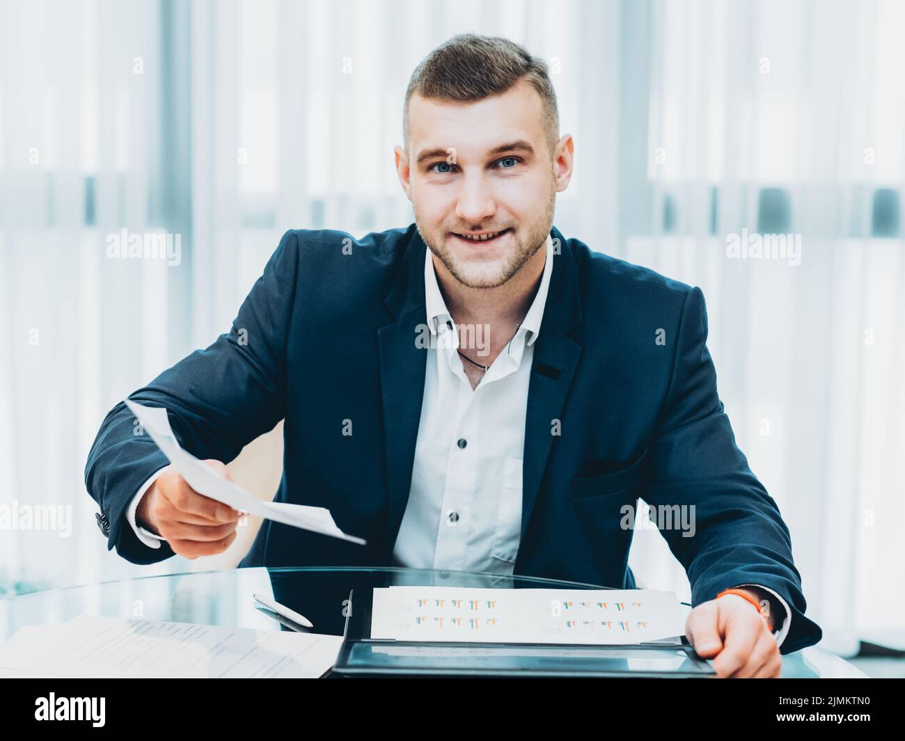 financial report chief executive officer results Stock Photo - Alamy