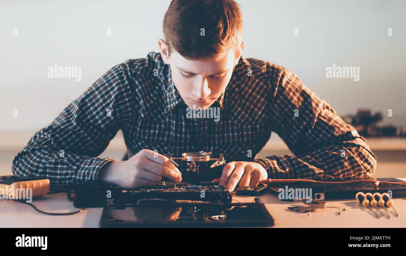 electronic science computer diagnostics engineer Stock Photo - Alamy