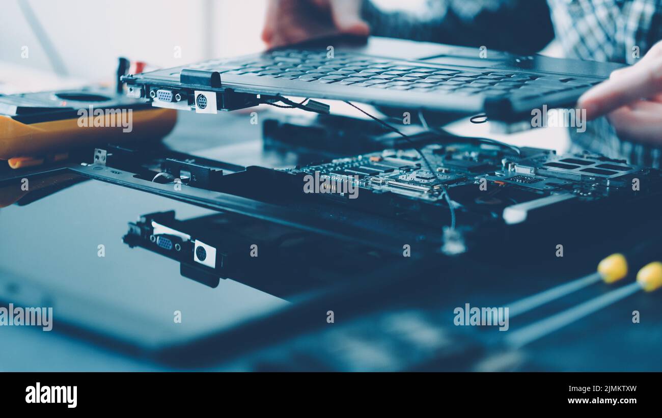 tech service computer maintenance engineer laptop Stock Photo - Alamy