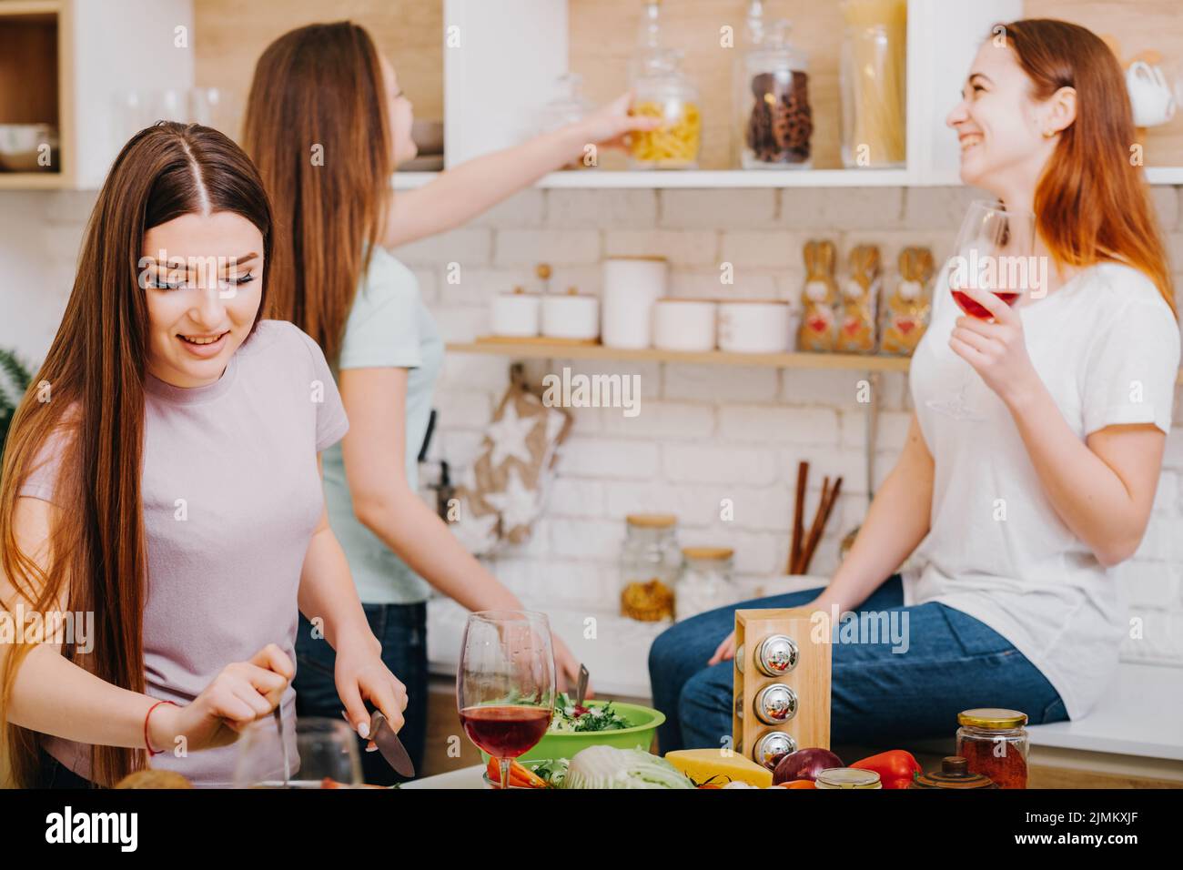 kitchen party cooking hobby leisure female friends Stock Photo - Alamy