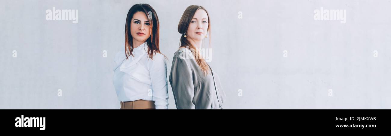 Female business collaboration hi-res stock photography and images - Alamy