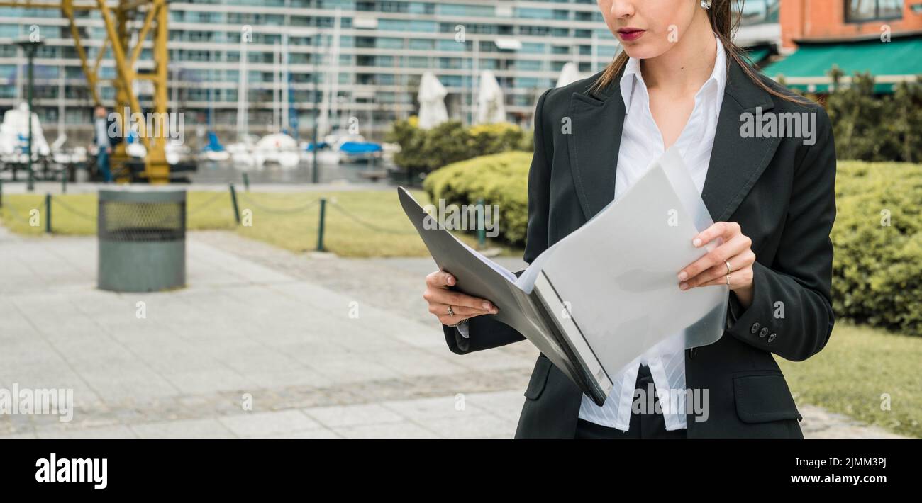 Young people presentation outdoors hi-res stock photography and images ...