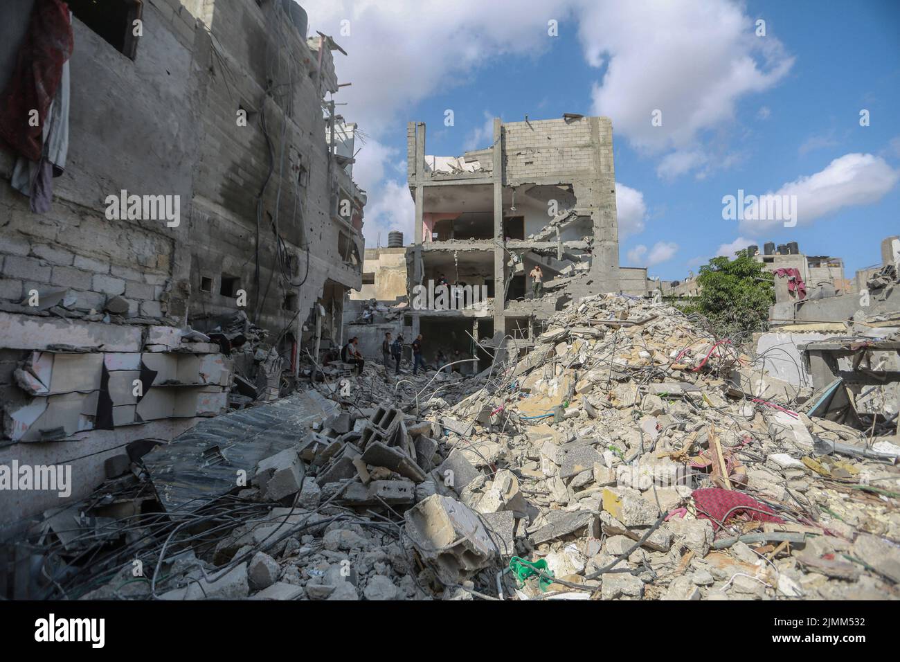 Rafah, Palestinian Territories. 07th Aug, 2022. Palestinians inspect ...