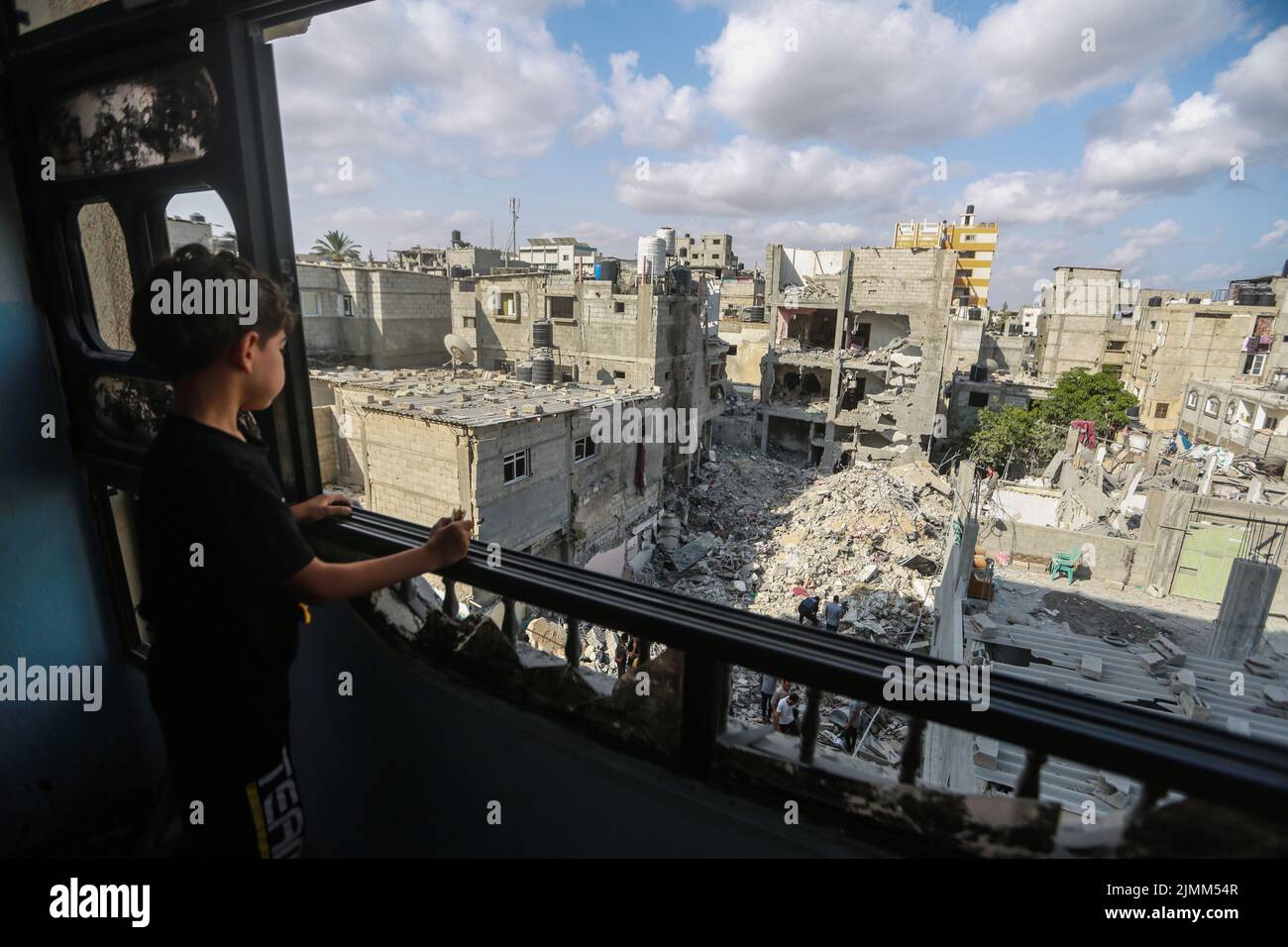 Rafah, Palestinian Territories. 07th Aug, 2022. A Palestinian child ...