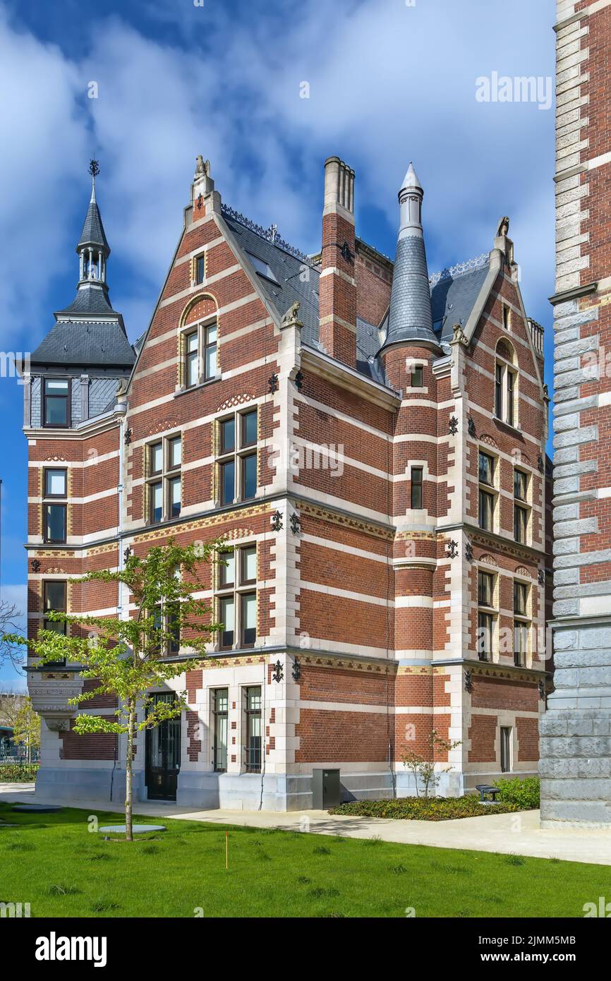 Traditional amsterdam building hi-res stock photography and images - Alamy