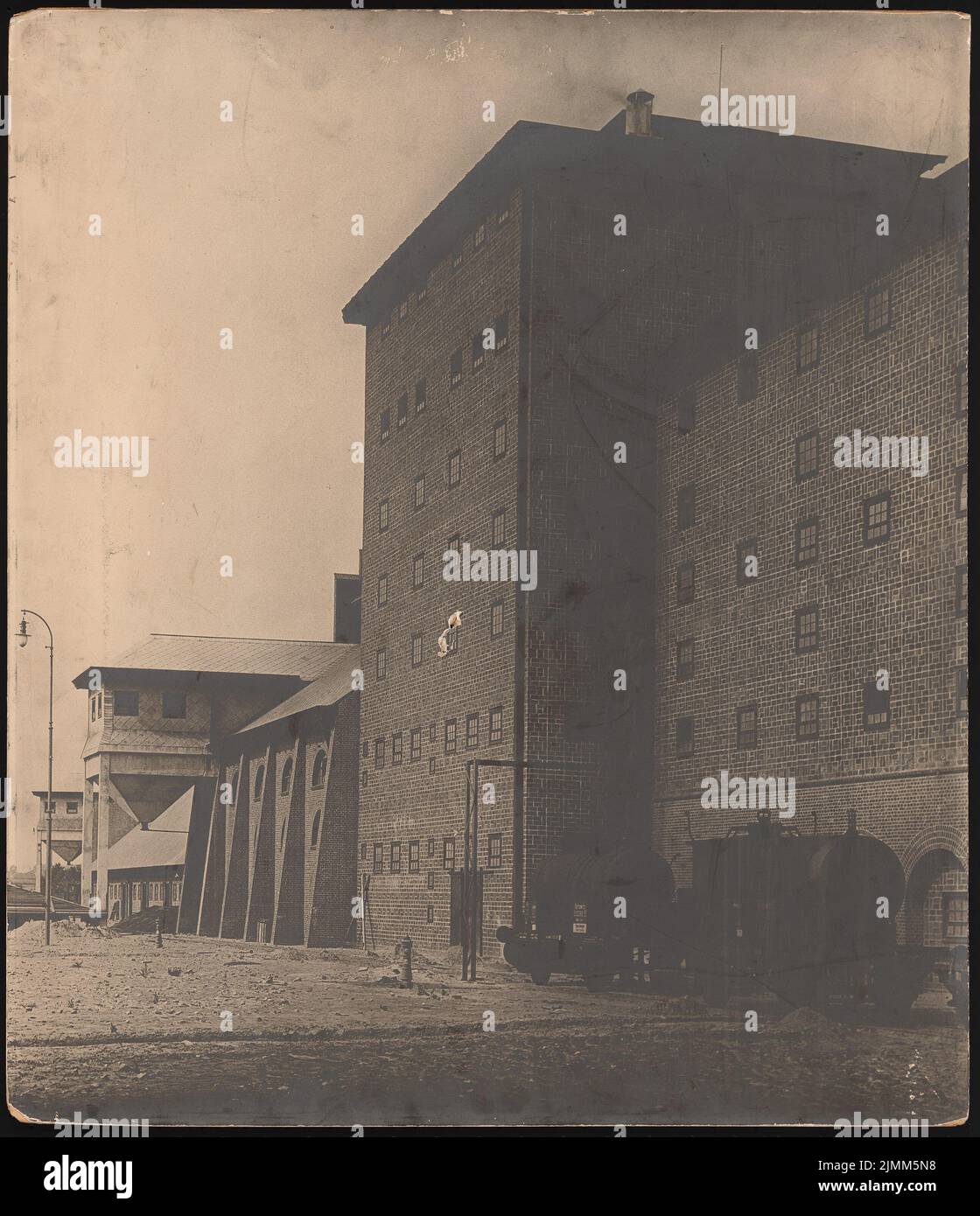 Poelzig Hans (1869-1936), chemical factory, Luban (1910-1911): Sulfuric ...