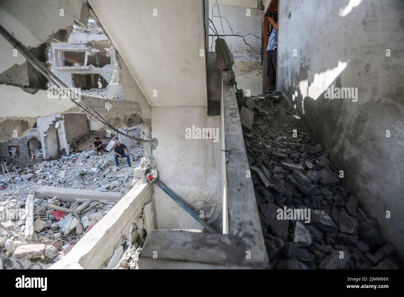 Rafah, Palestinian Territories. 07th Aug, 2022. Palestinians inspect ...