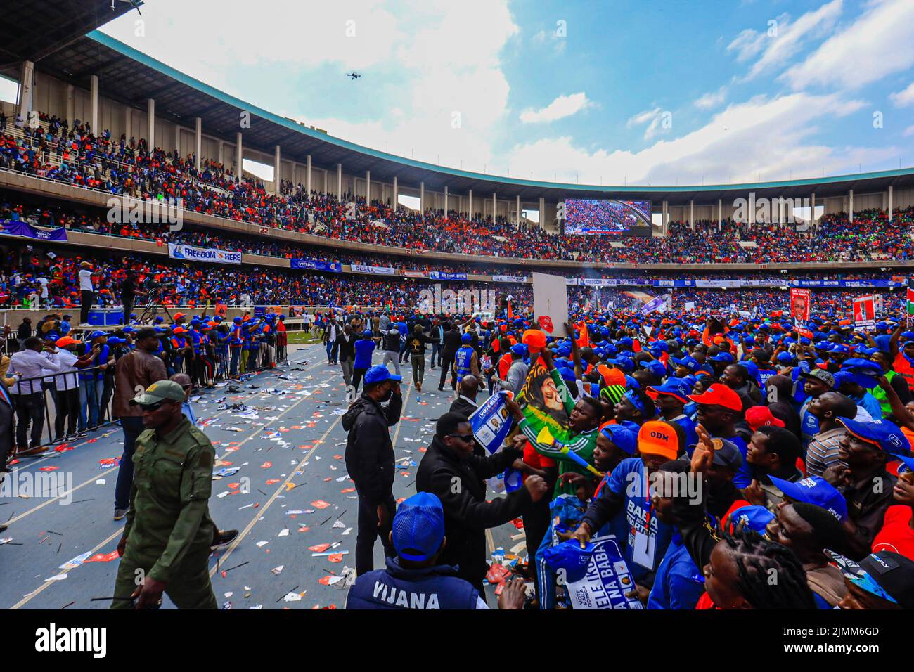 Nairobi, Kenya. 6th Aug, 2022. A crowd of the Azimio la Umoja Kenya Kwanza supporters gather ...