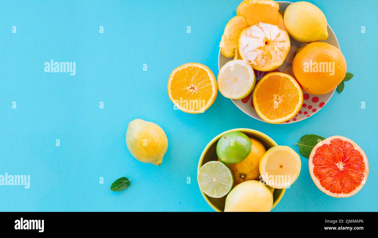 Overhead view juicy citrus fruits blue backdrop Stock Photo - Alamy