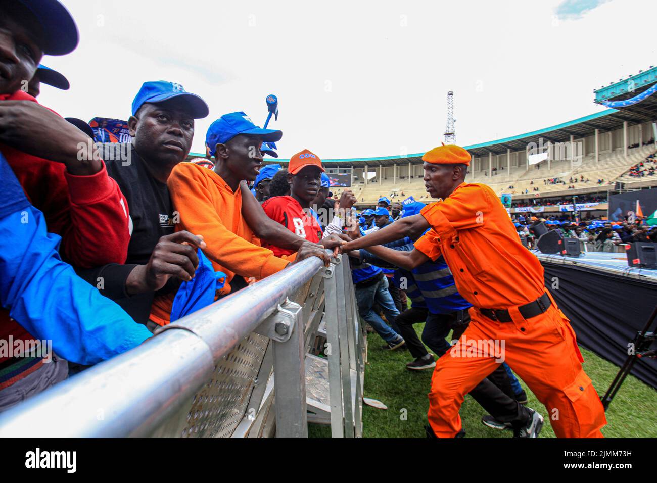 Croud in stadium hi-res stock photography and images - Alamy