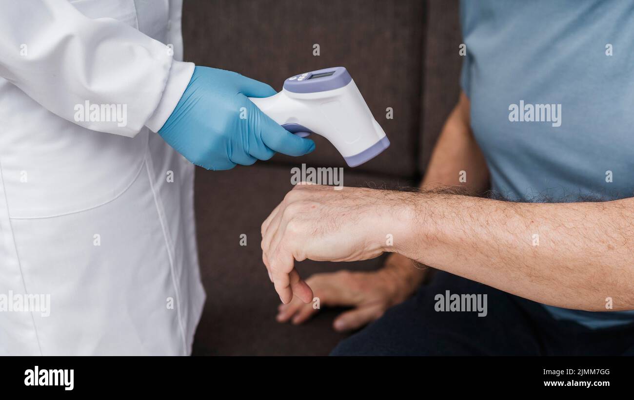 Doctor taking patients temperature Stock Photo - Alamy