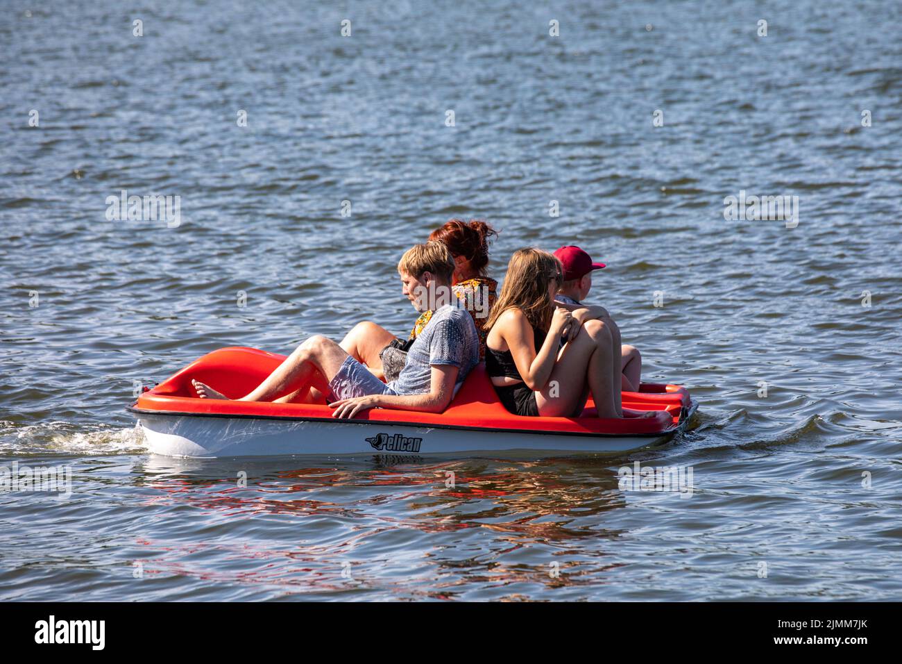 Children paddling hi-res stock photography and images - Alamy