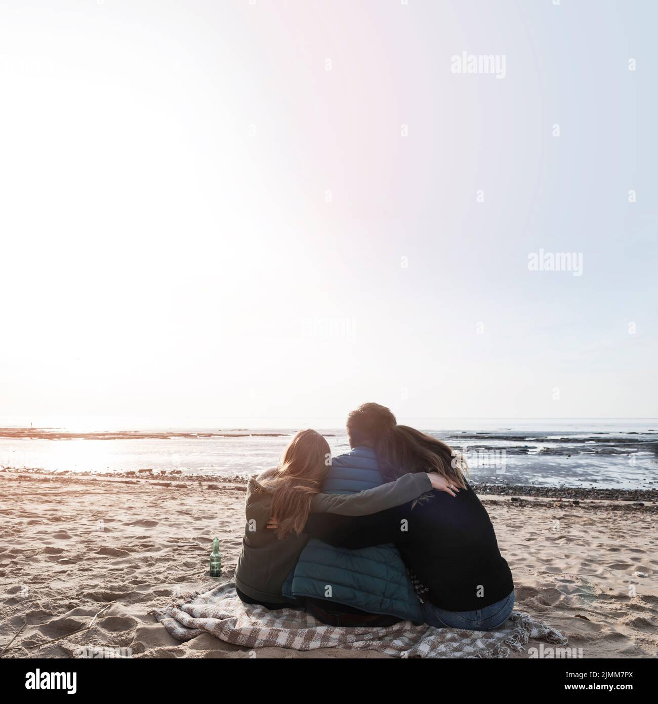 People hugging hi-res stock photography and images - Alamy