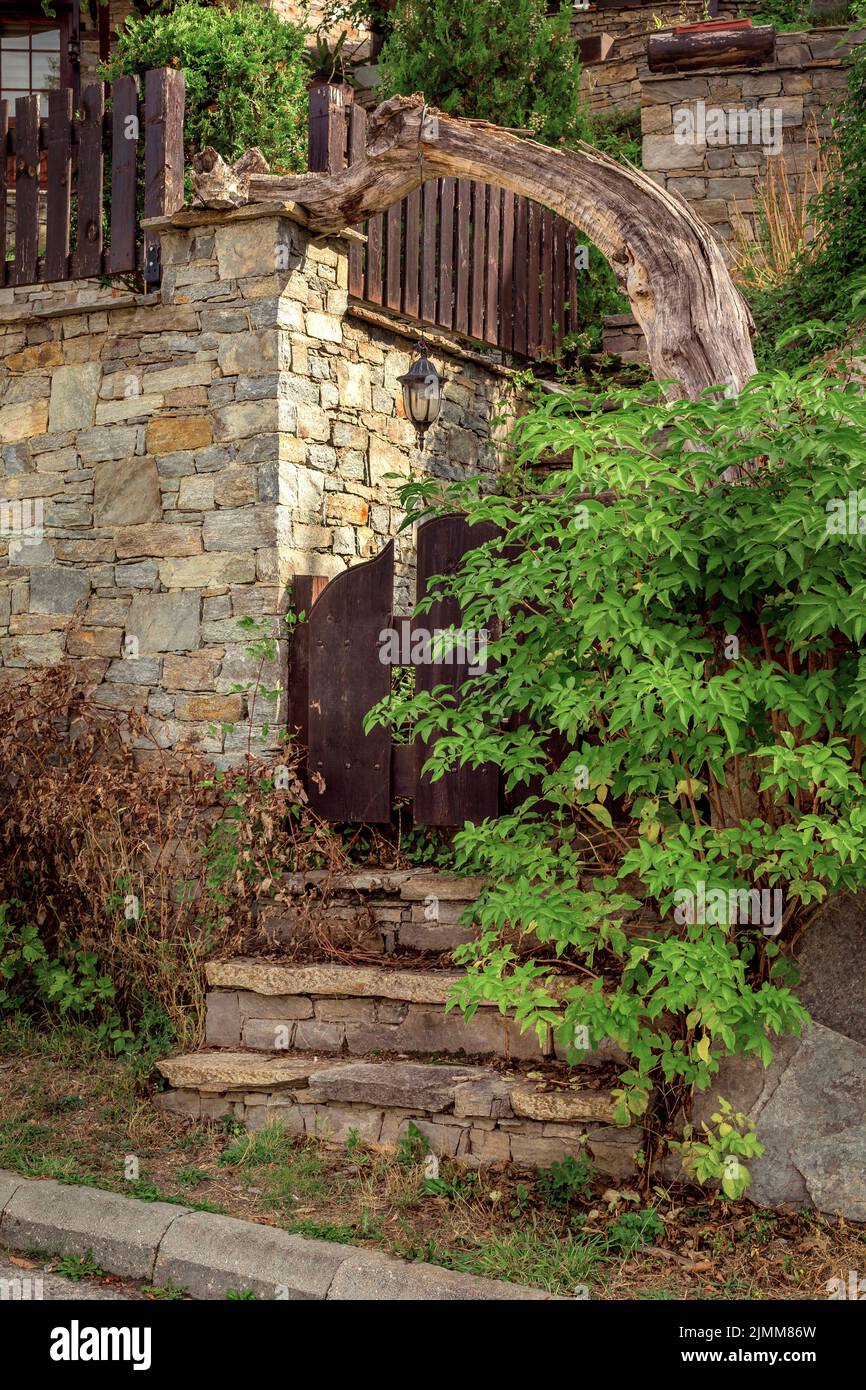 Stone arch entrance staircase hi-res stock photography and images - Alamy