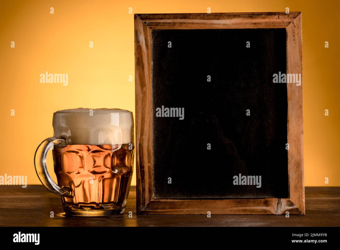 Empty beer glass table hi-res stock photography and images - Alamy