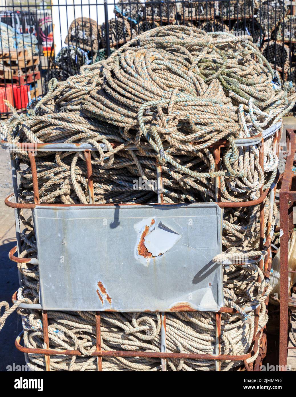 Metal cage hi-res stock photography and images - Alamy