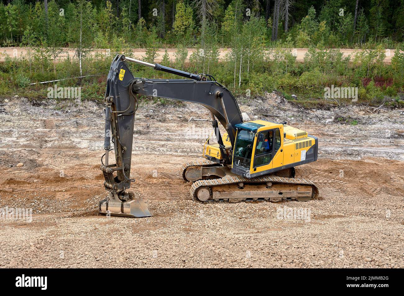 Excavator digs the ground Stock Photo - Alamy