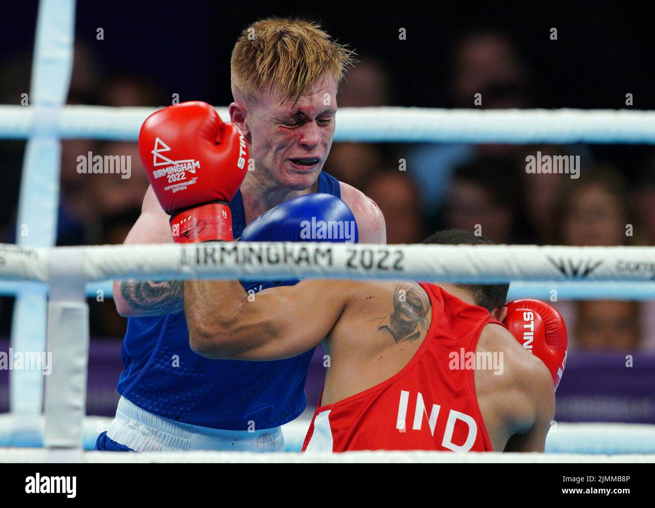 India's Amit Panghal (Red) and England's Kiaran Macdonald (Blue) in the ...