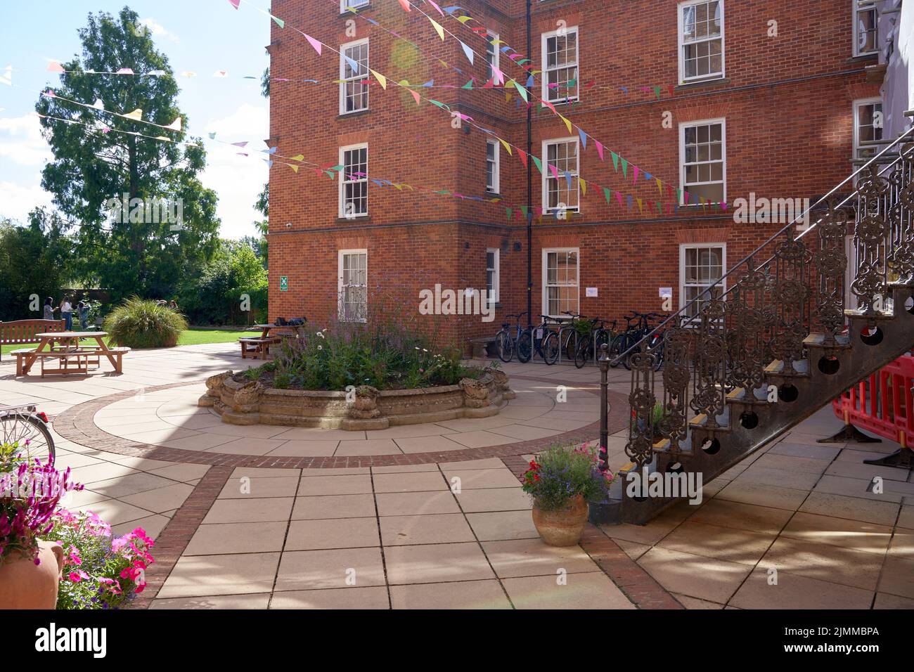 The courtyard at Linacre College on graduation day, Oxford University ...
