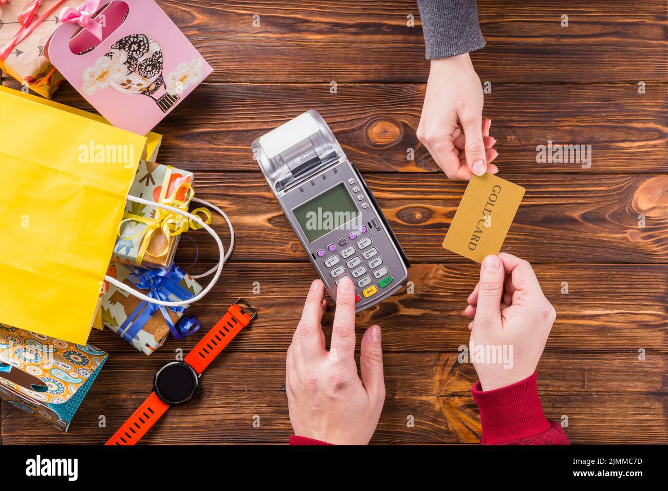 Woman card payment shop hi-res stock photography and images - Alamy