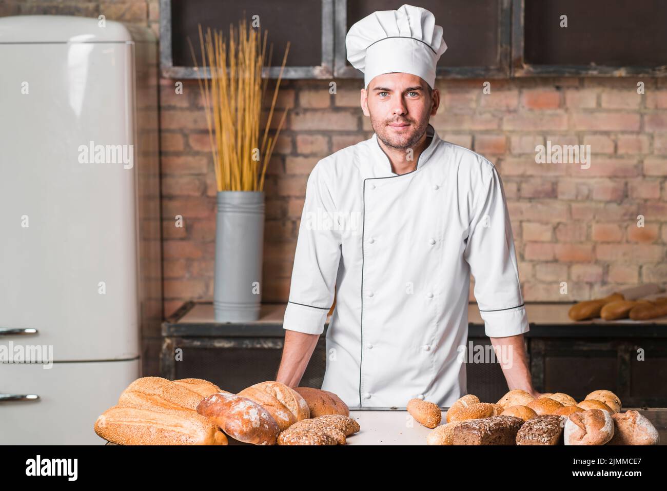 Baker bakery hi-res stock photography and images - Alamy