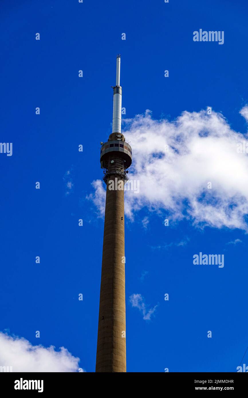 Emley Moor mast, transmitting tower, against a blue sky, West Yorkshire ...