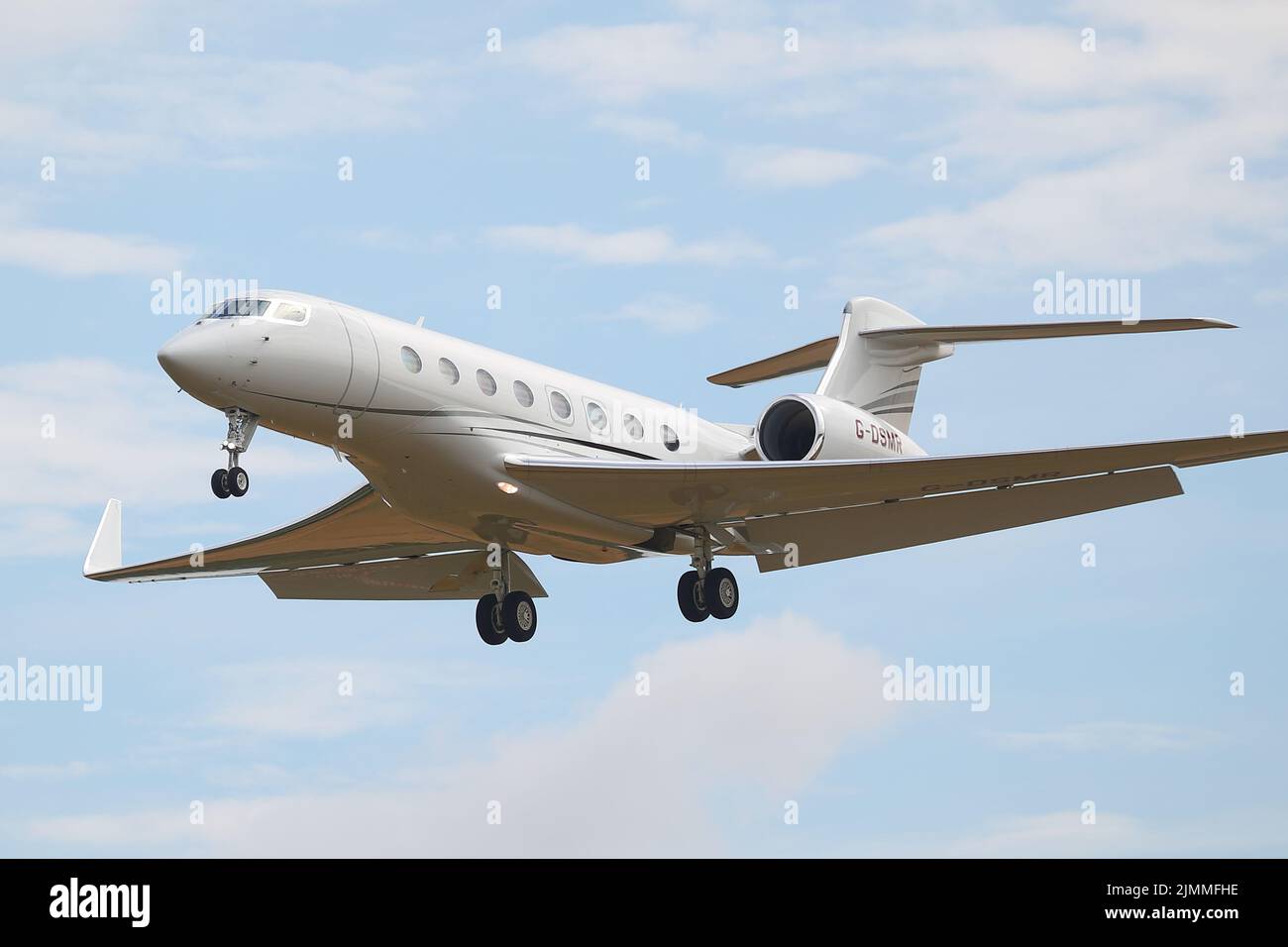 Gulfstream G650ER G-DSMR landing at the Royal International Air Tattoo ...