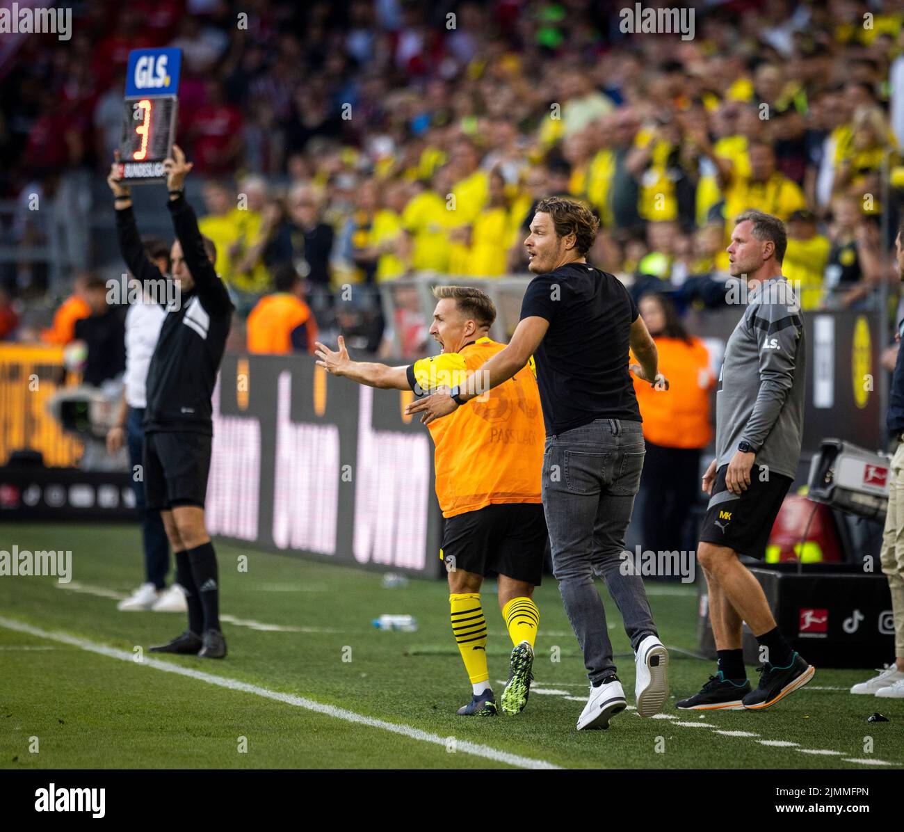 Trainer Edin Terzic (BVB), Felix Passlack (BVB) Borussia Dortmund ...