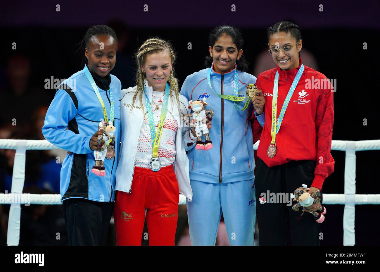 Bronze medalist Botswana's Lethabo Modukanele (left), Silver medalist ...