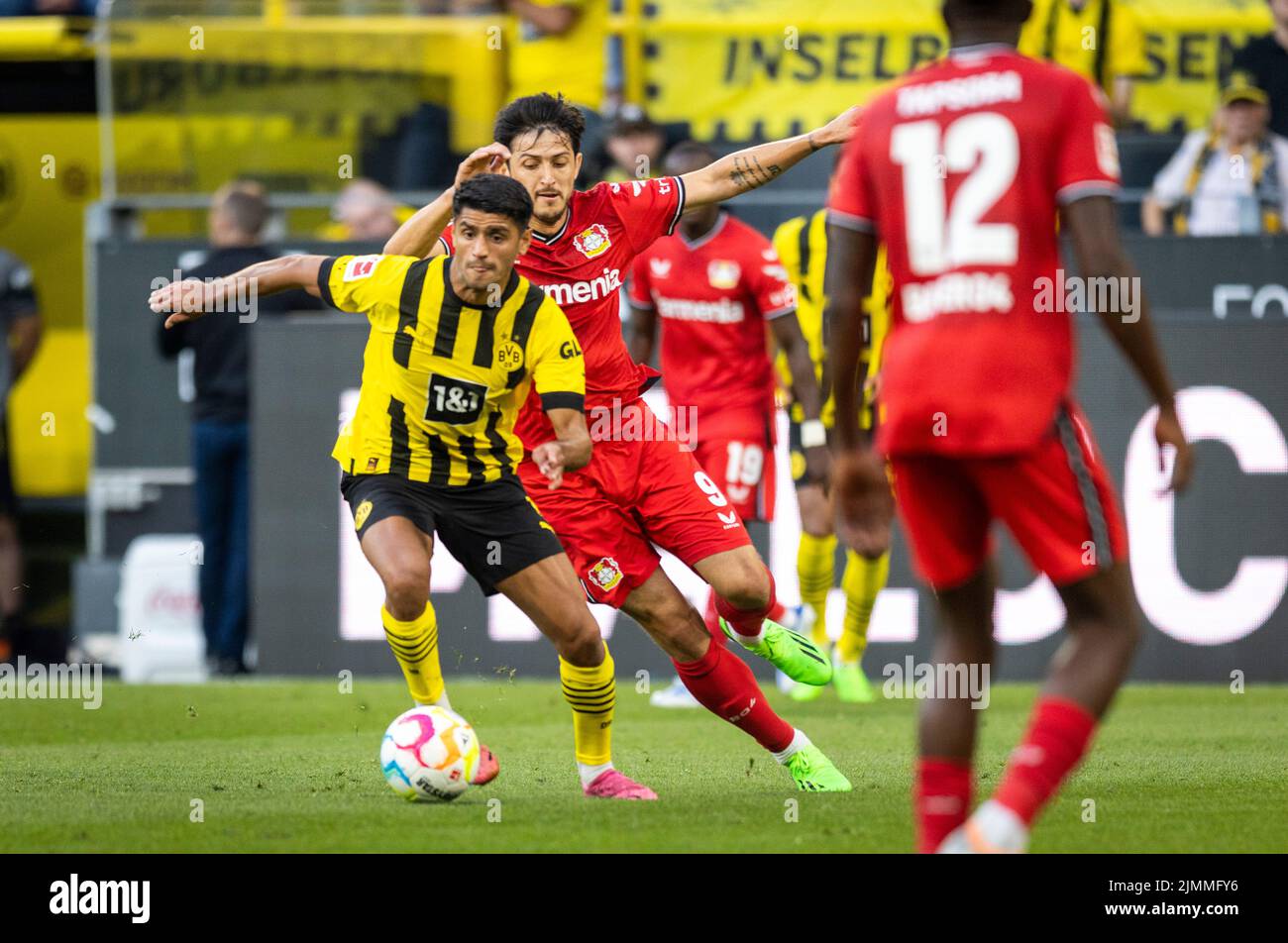 Mahmoud Dahoud (BVB) , Sardar Azmoun (Leverkusen) Borussia Dortmund ...